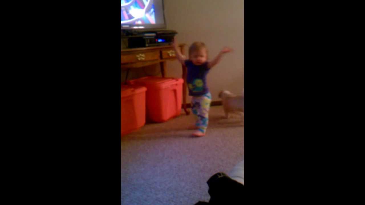 MAGGIE DANCING TO SUPER WHY - YouTube