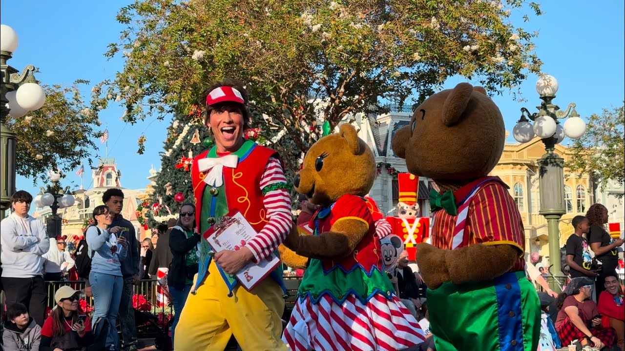 Disney’s Magic Kingdom Christmas Parade Christmas Eve 2024 - Tally the ...