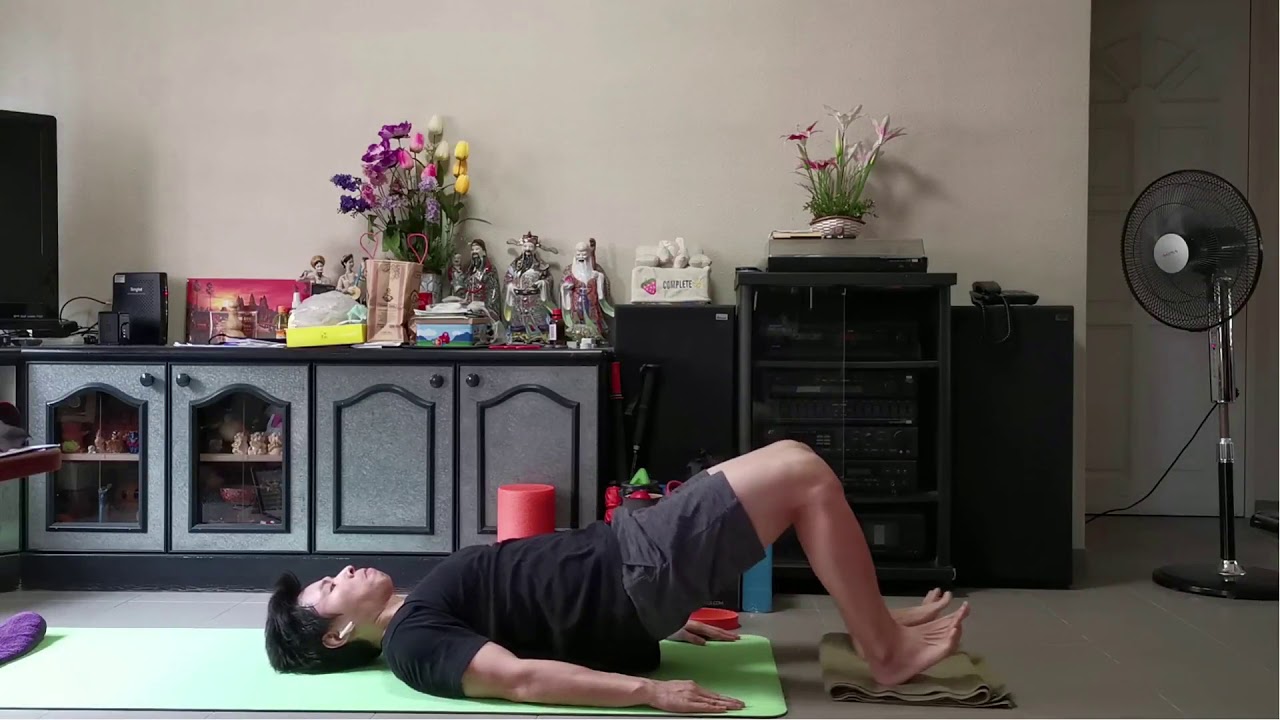 Towel Hamstring curl - YouTube