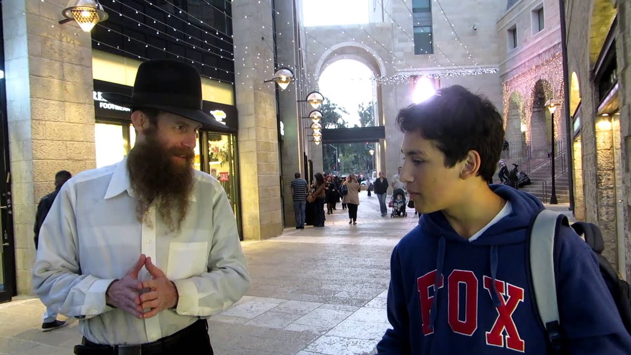 Bailando con el Jasidico en la peatonal de Jerusalem - YouTube