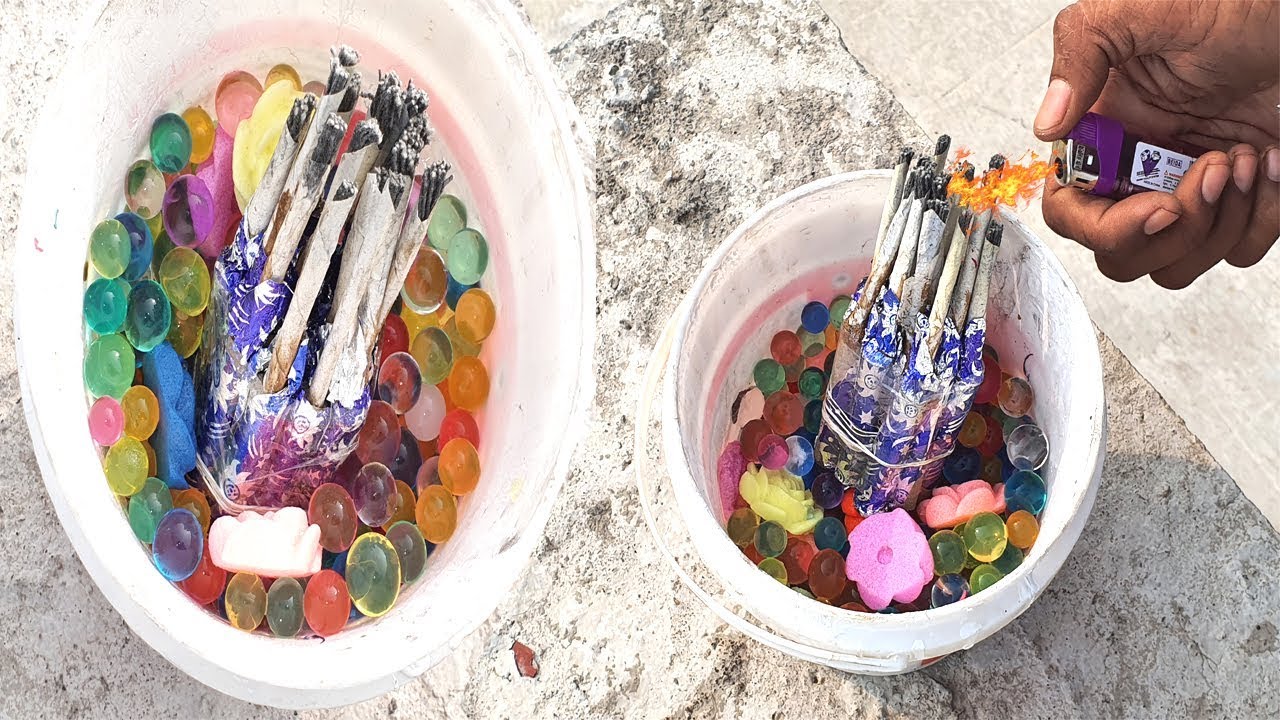 How to Make a Water Bomb - YouTube