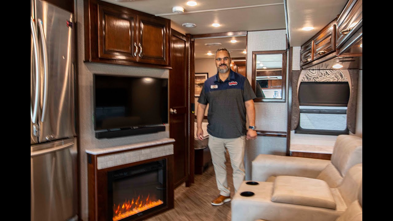 2019 Fleetwood Bounder 35K (17U220066) - YouTube