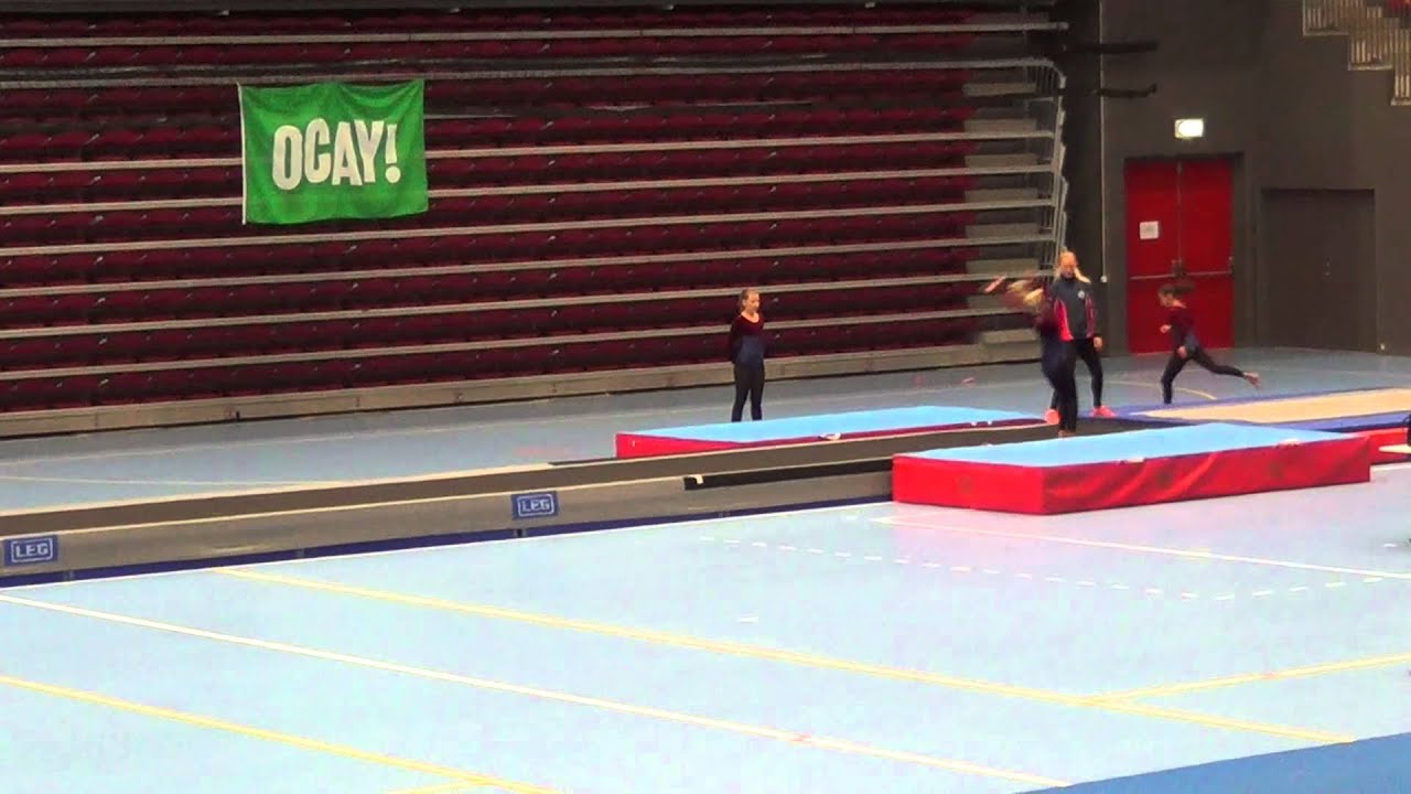 Gympa natt och dag 2015 - Klass 3 lag 1 - omg. 1 tumbling - YouTube