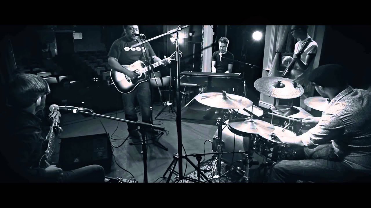 Looks Like Love - Steve Edwards (Exposed In Session) - YouTube