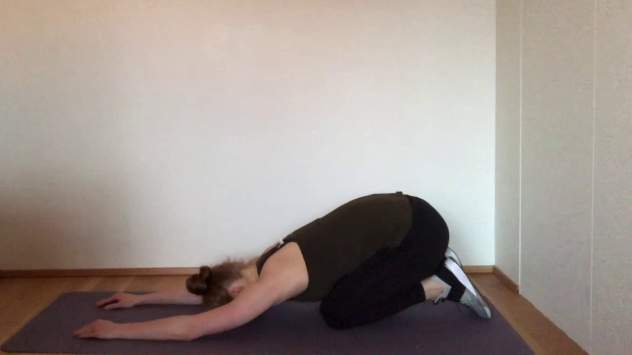 Lying stretch on lower back // Liggjandi teyja á mjóbak - YouTube