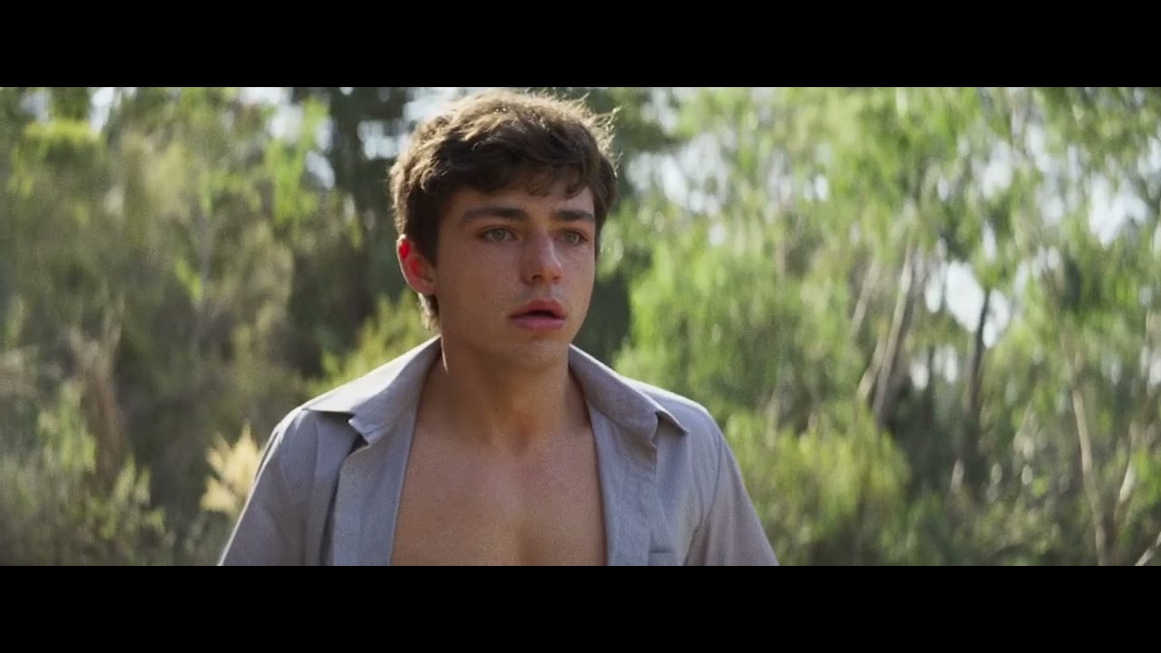 Young Aaron Falk finds Ellie dead - The Dry (2020) Eric Bana & Joe ...