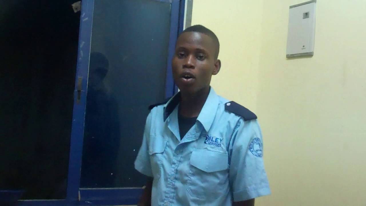 KIBOSH MPG akivalia magwanda ya askari baada ya show kule majuuu - YouTube