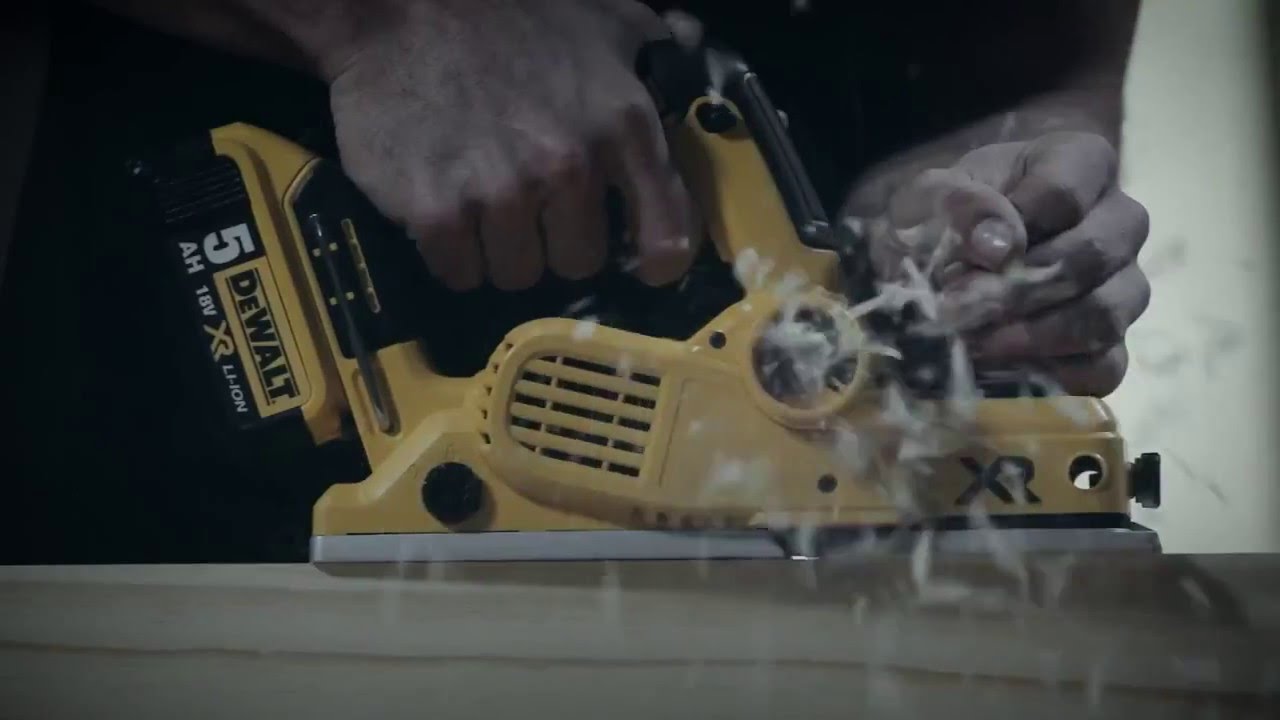 Tools in Action! DeWalt 18V XR Li-ion Cordless Brushless Planer DCP580N ...