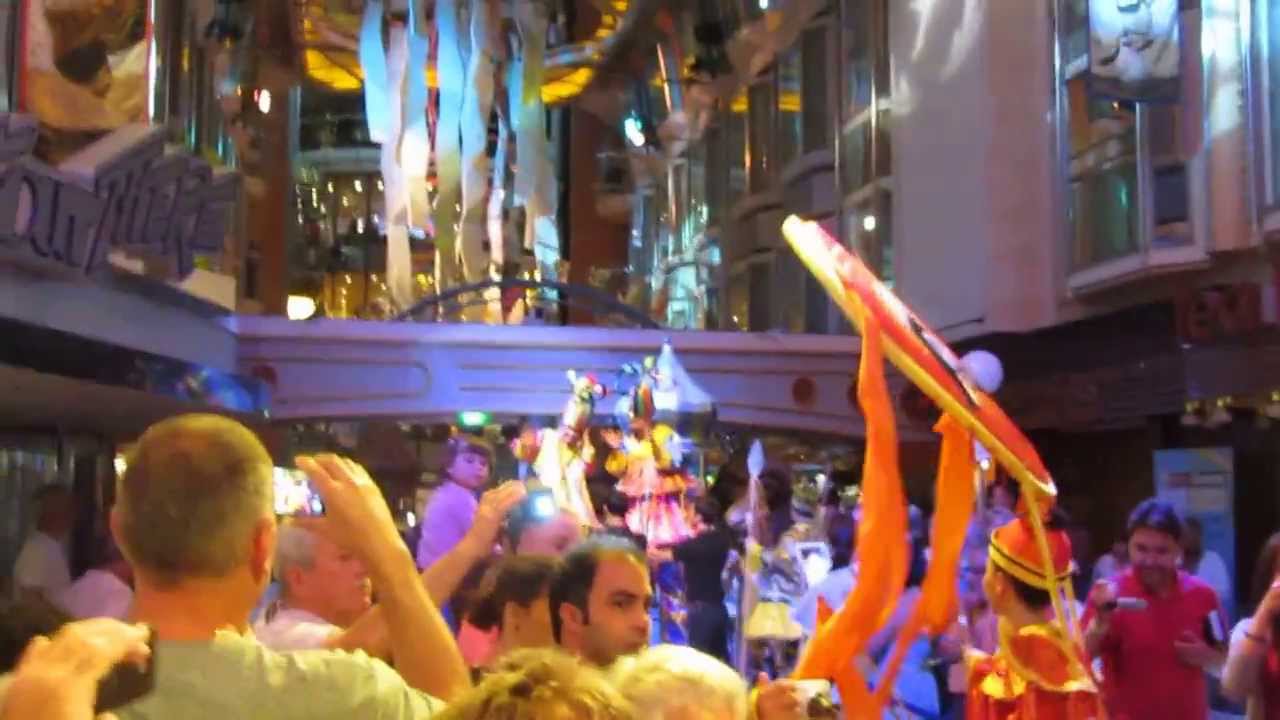 Dreamworks Parade Liberty Of The Seas September 2013 - YouTube