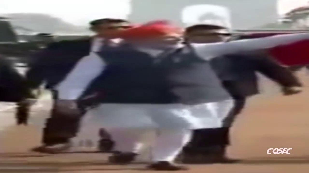 Wide modi be walking - YouTube