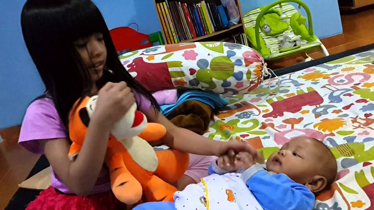 Beatbox baby Qe introducing Tiger and music to Ad - YouTube