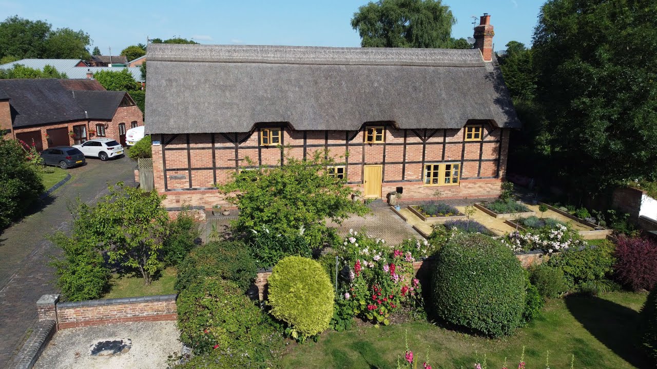 Masters Yard, Birdingbury | Fine & Country Rugby | Graham Lee - YouTube