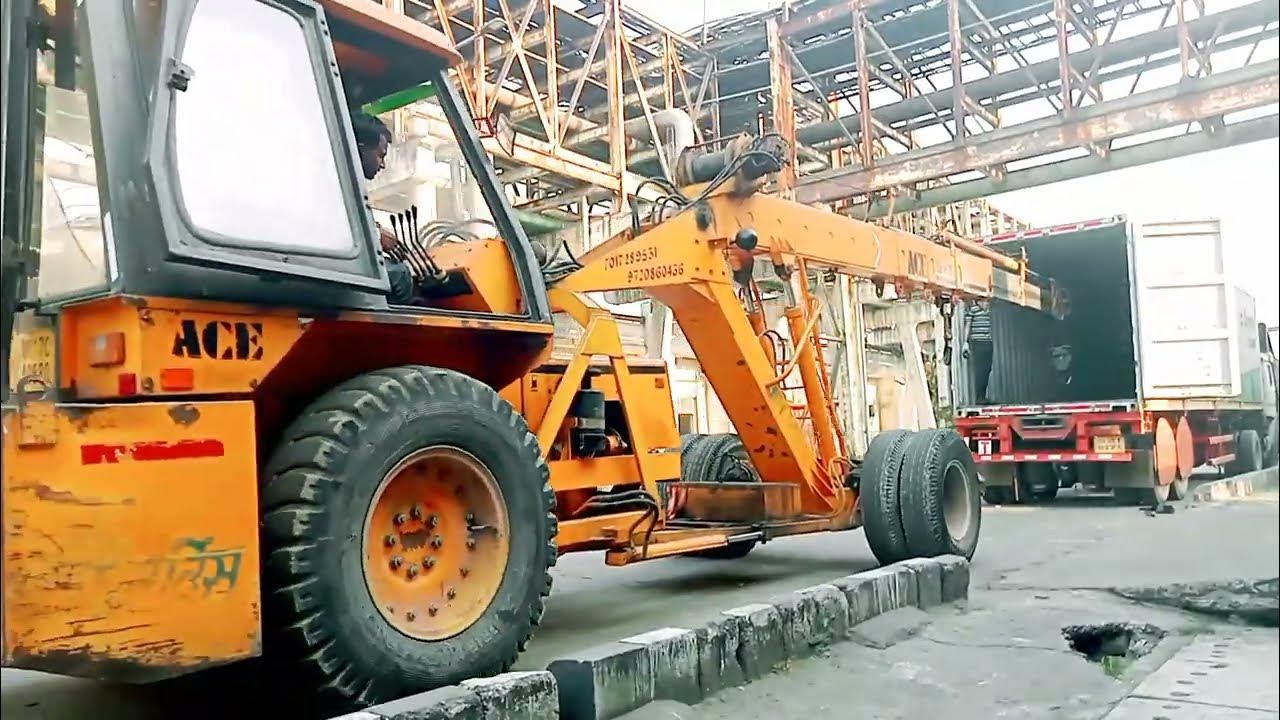 hydra crane material unloading work - YouTube