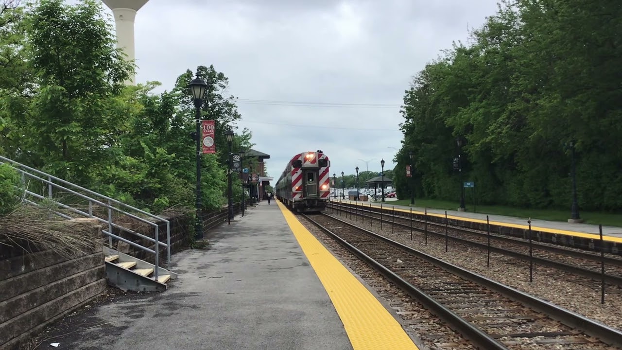 Metra Inbound At Roselle - YouTube