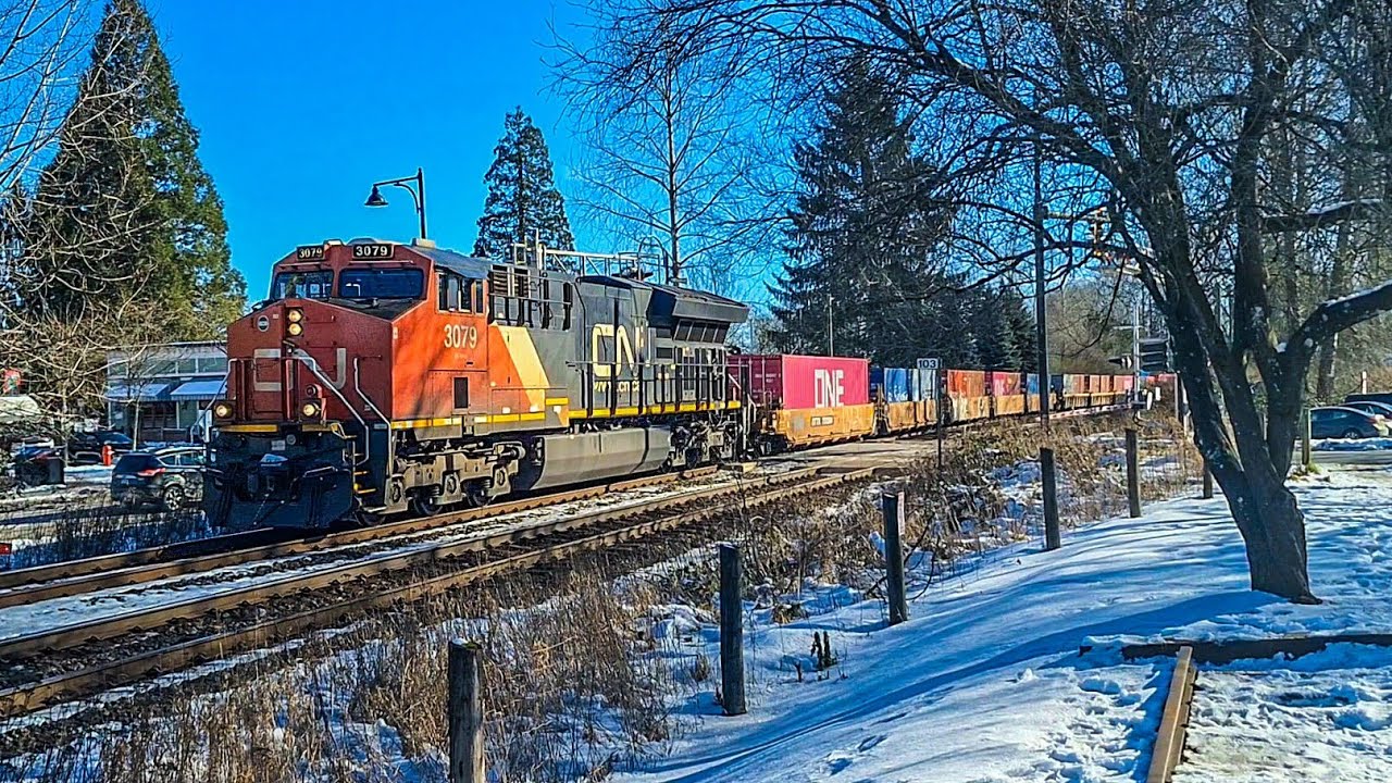 ET44AC Tier 4 Leader On Canadian National Stack Train At Fort Langley ...