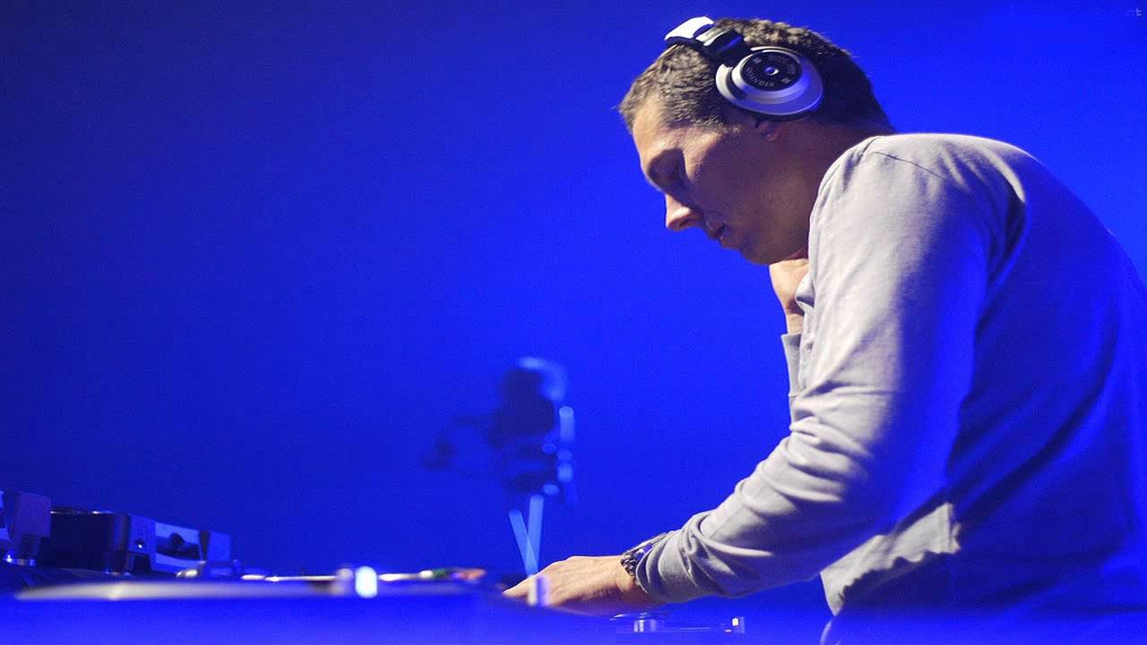 Lune - Girls With Bangs (Tiesto Remix) [Cut from Club Life Volume One ...