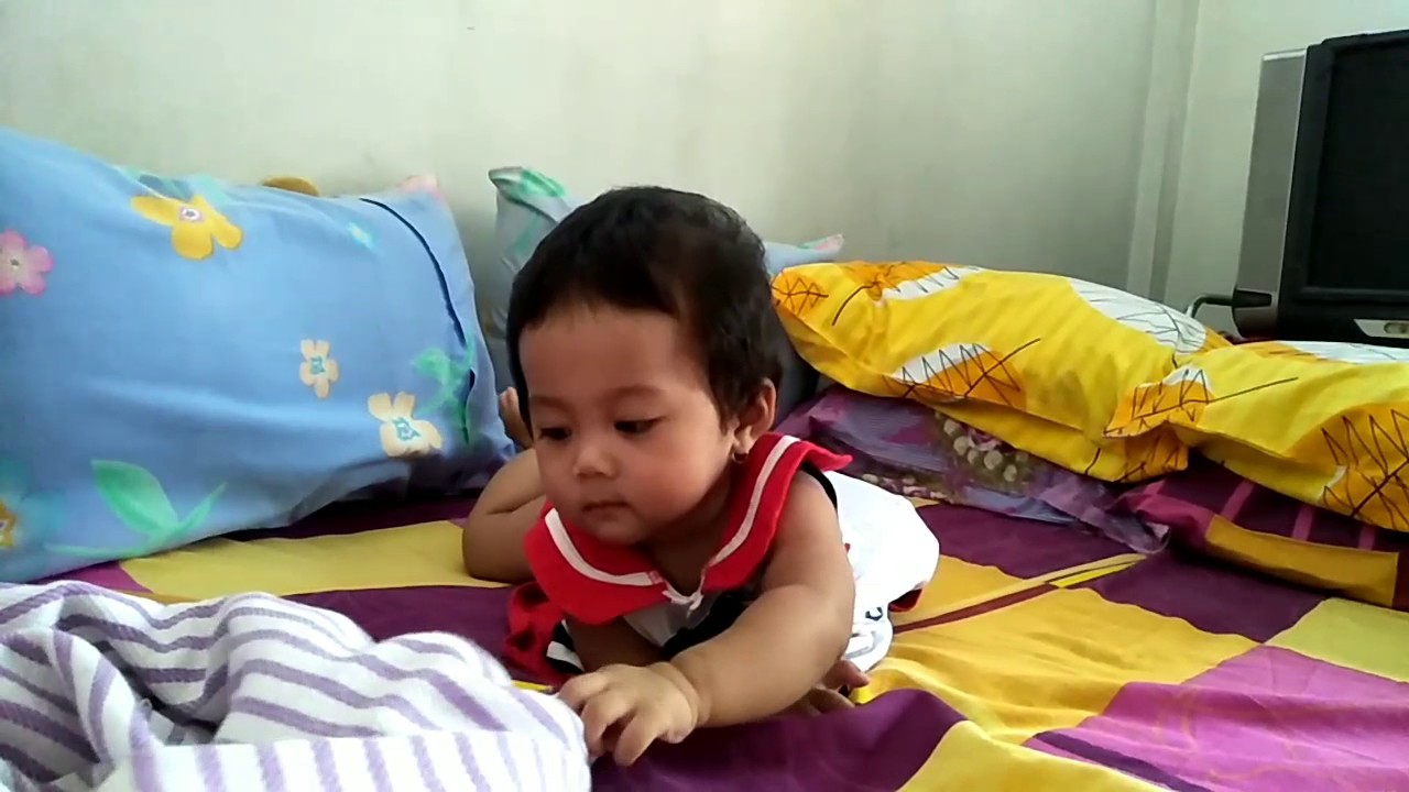 Tingkah laku lucu bayi Ryuu dengan selimut 😀 - YouTube