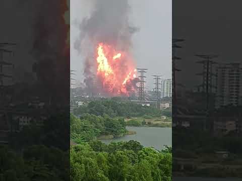 Fire at Puchong Perdana gas pipeline - YouTube