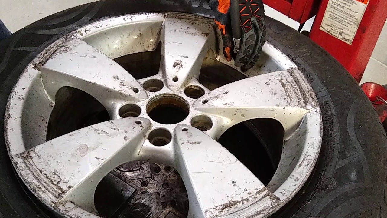 Tire Change with a Hunter TCX 550 - YouTube