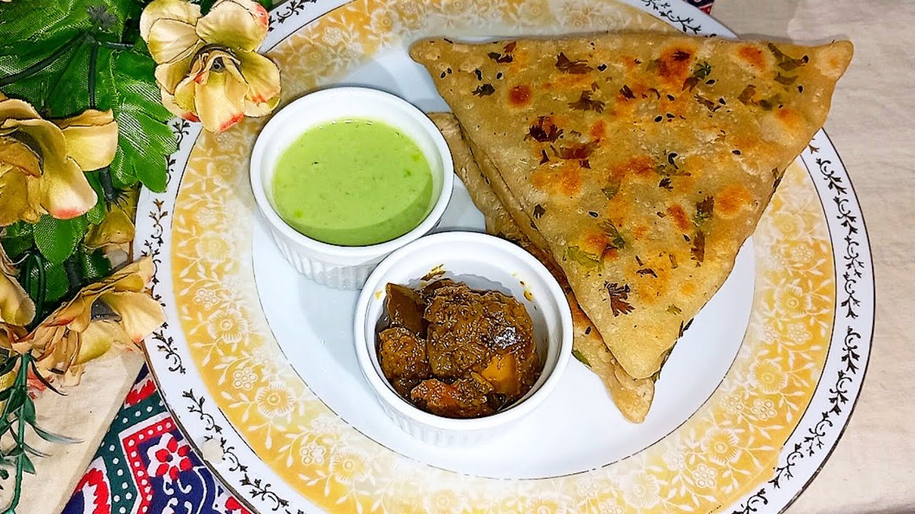 Triangle Aloo Ka Paratha Recipe | Alu Ka Paratha In Unique Way ...