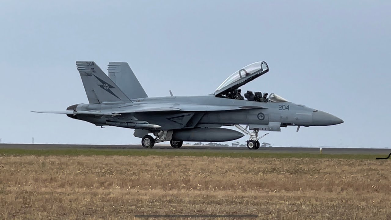 RAAF F/A-18F Super Hornet Solo handling display Avalon Airshow 2023 ...