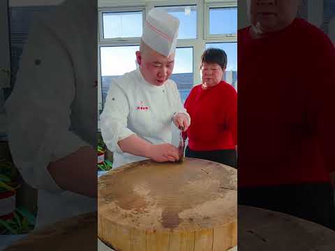 China’s Chef King Shows Amazing Cutting Skills with Knife Sculpting