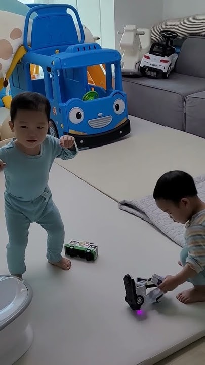 갑툭 신들린 춤사위 신생아 신생아육아 육아브이로그 육아 육아일기 육아vlog 아기 워킹맘 브이로그 육아일상 소통 둥이육아 쌍둥이 씬스틸러 아들둥이