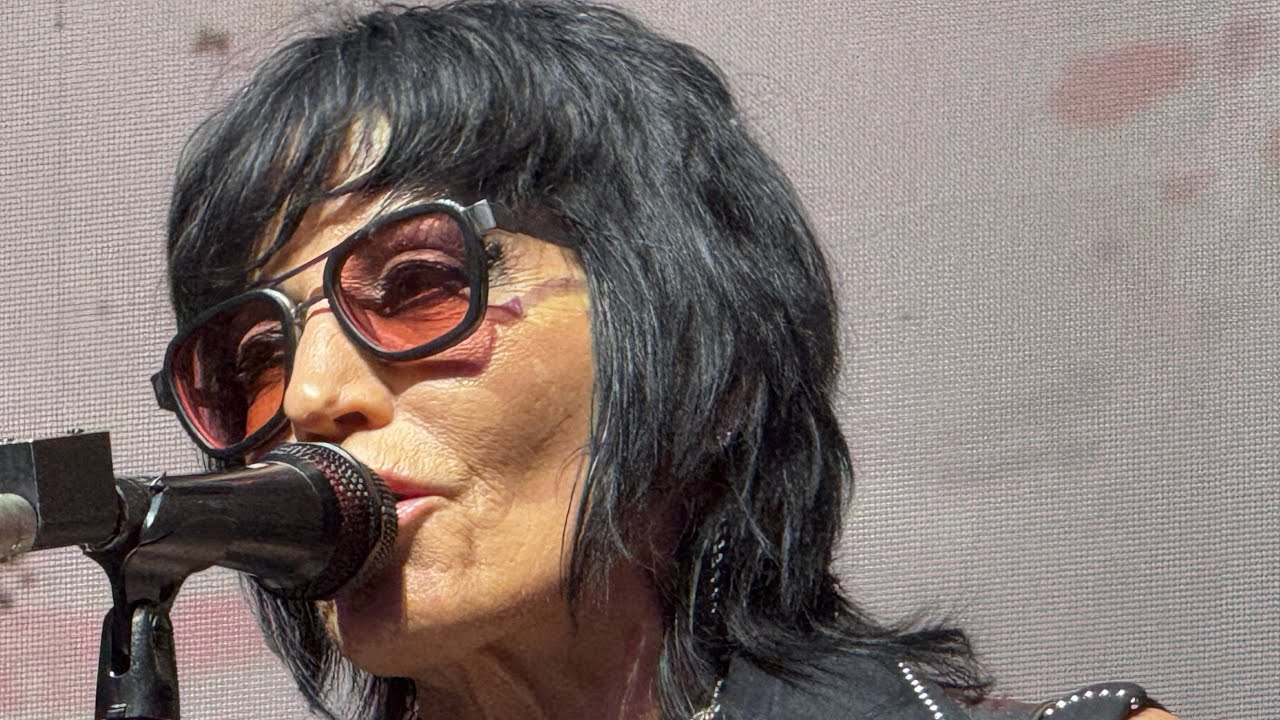 Joan Jett | Everyday People | 4K| Xfinity Center | Mansfield, MA ...