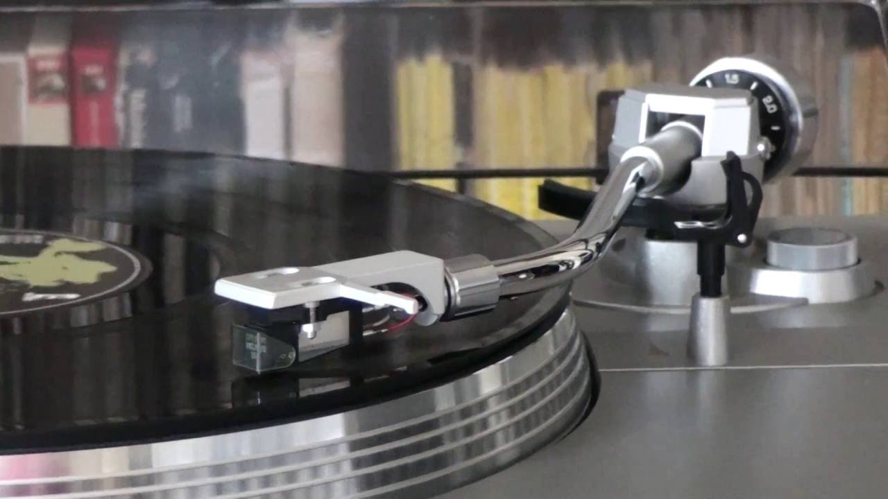 AKAI AP-D30 & TECHNICS SA-GX100L - YouTube