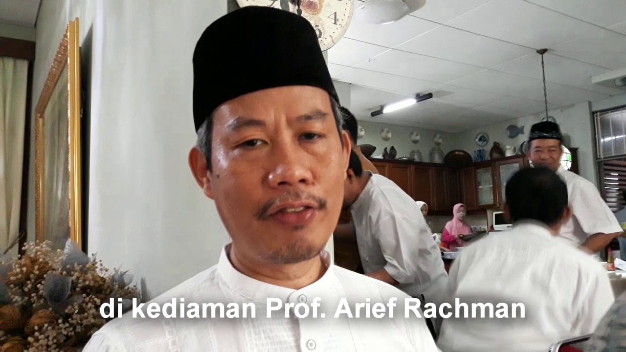 Halal bi halal di rumah Prof. Arief Rachman - YouTube