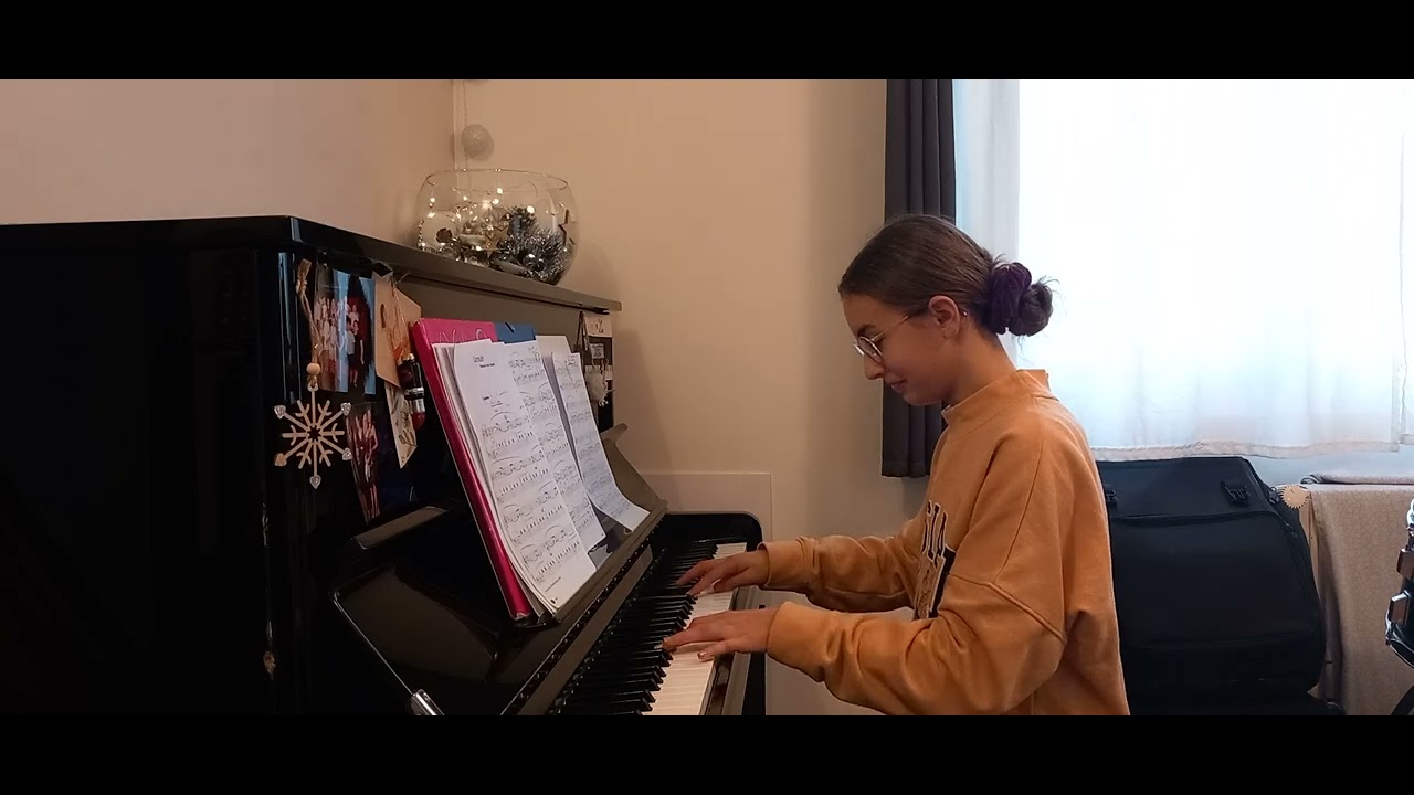Le Moulin par Mia ( lea Kolly musique) - YouTube