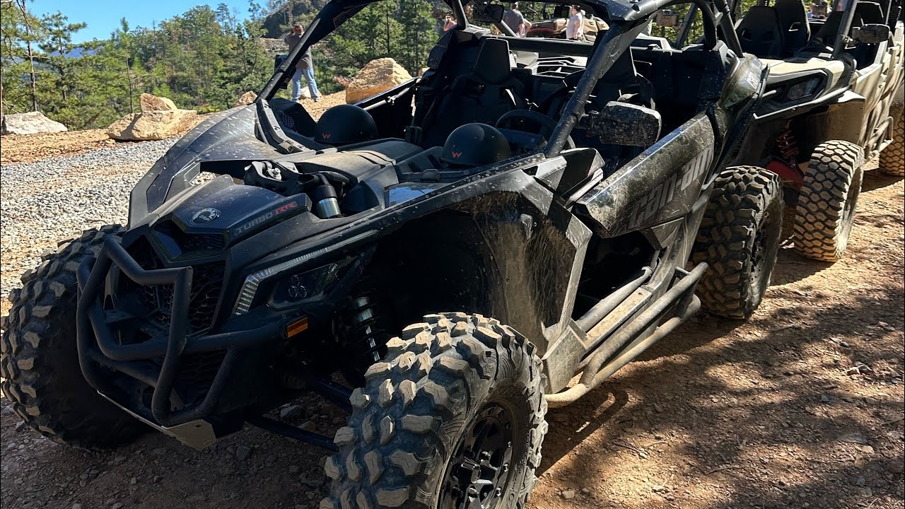 Pigeon Forge Tennessee wild side (SIDE BY SIDE TOUR) - YouTube