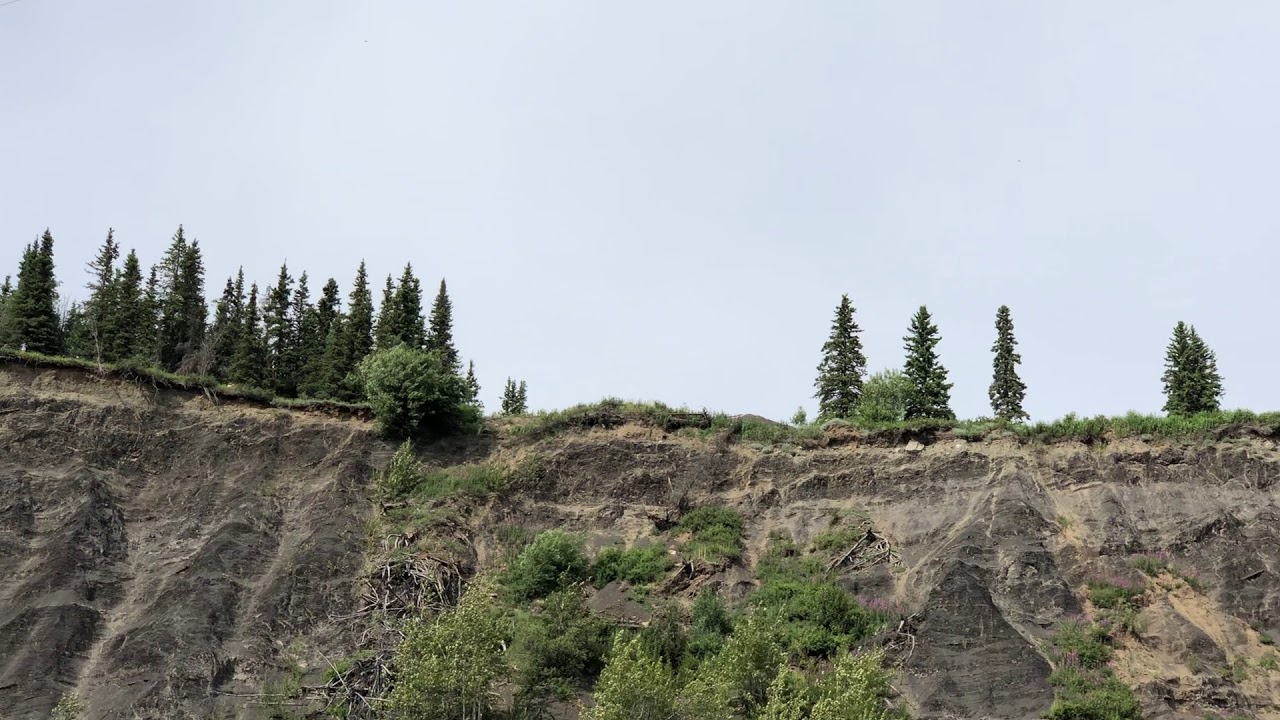 Flying cars off 300 ft cliff Glacier View Alaska 2018 dual launch - YouTube