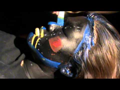 'VISAGES' - Action painting performance on body by Niko de La Faye