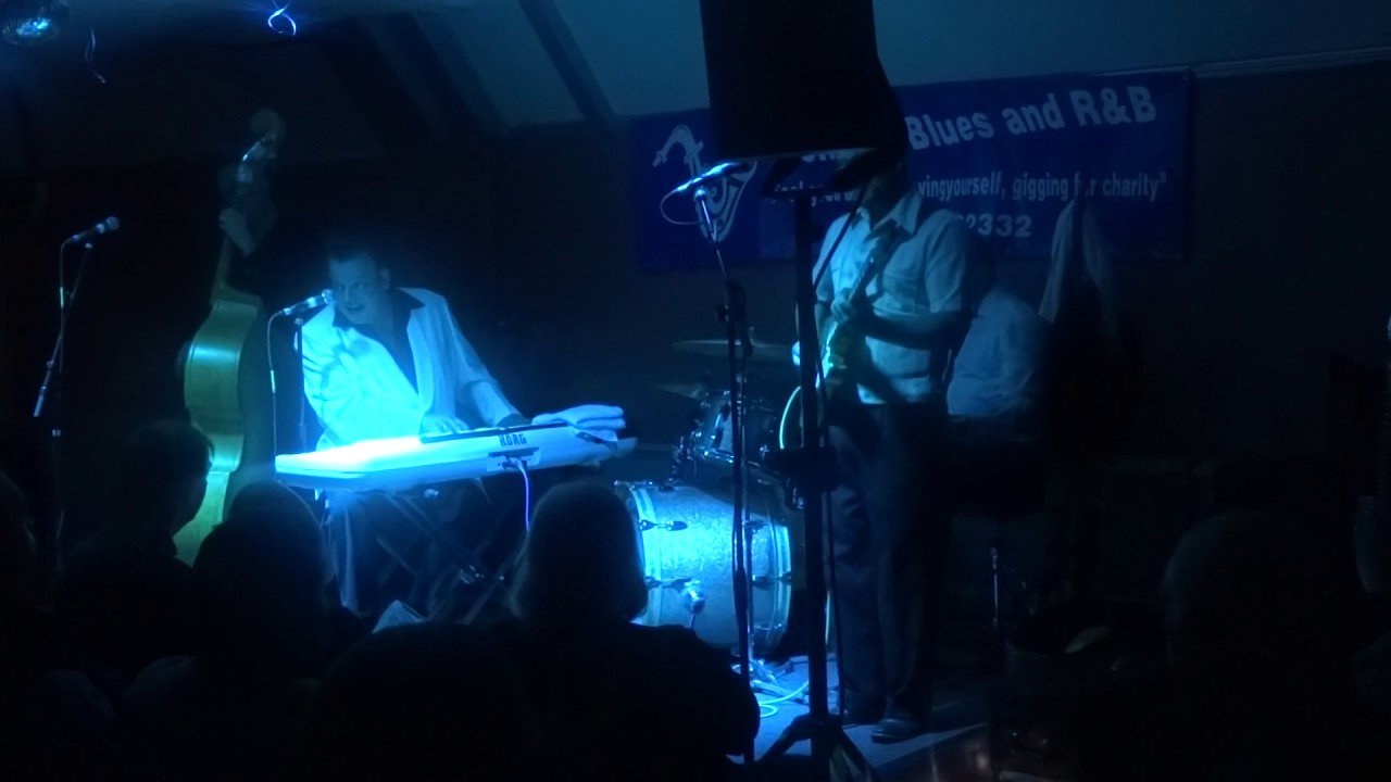 Mike Sanchez & His Band "Let The Four Winds Blow" live @ Vonnies ...