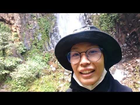 BERJALAN JAUH KEDALAM HUTAN RIMBA DEMI KEINDAHAN AIR TERJUN LEMBAH PELANGI - gadis petualang