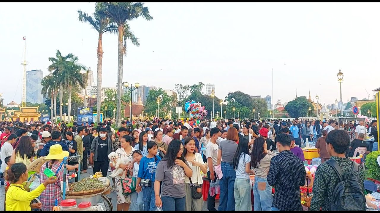 Most Popular! Chaktomuk Walk Street Weekend Market, Phnom Penh - Best ...
