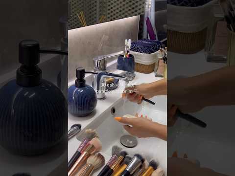 Fırçalarımı nasıl temizliyorumm?🫧💖🫡 #keşfet #temizlik #fırça #cleaning