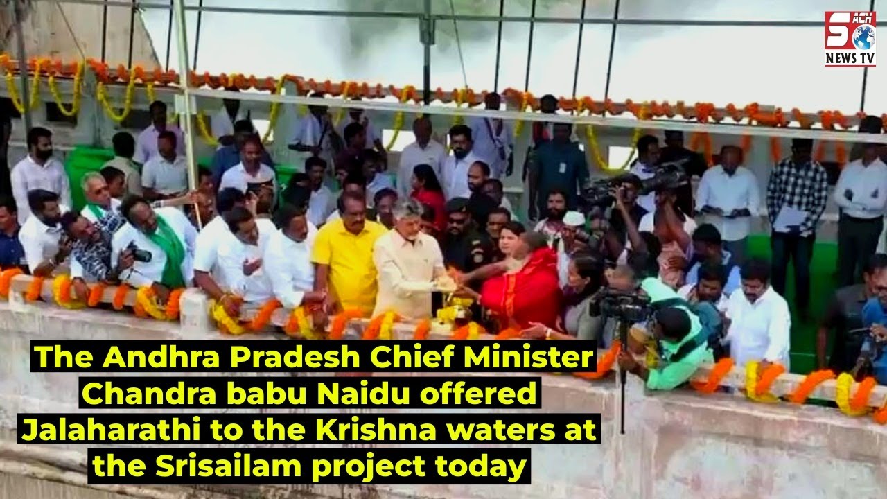 Chandra Babu Naidu Offered Jalaharathi to the Krishna Waters at the ...