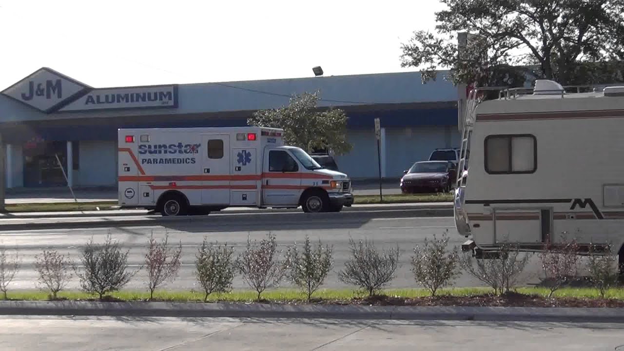 SUNSTAR PARAMEDICS AMBULANCE GOING ON A CALL LIGHTS SIREN AND AIRHORNS ...