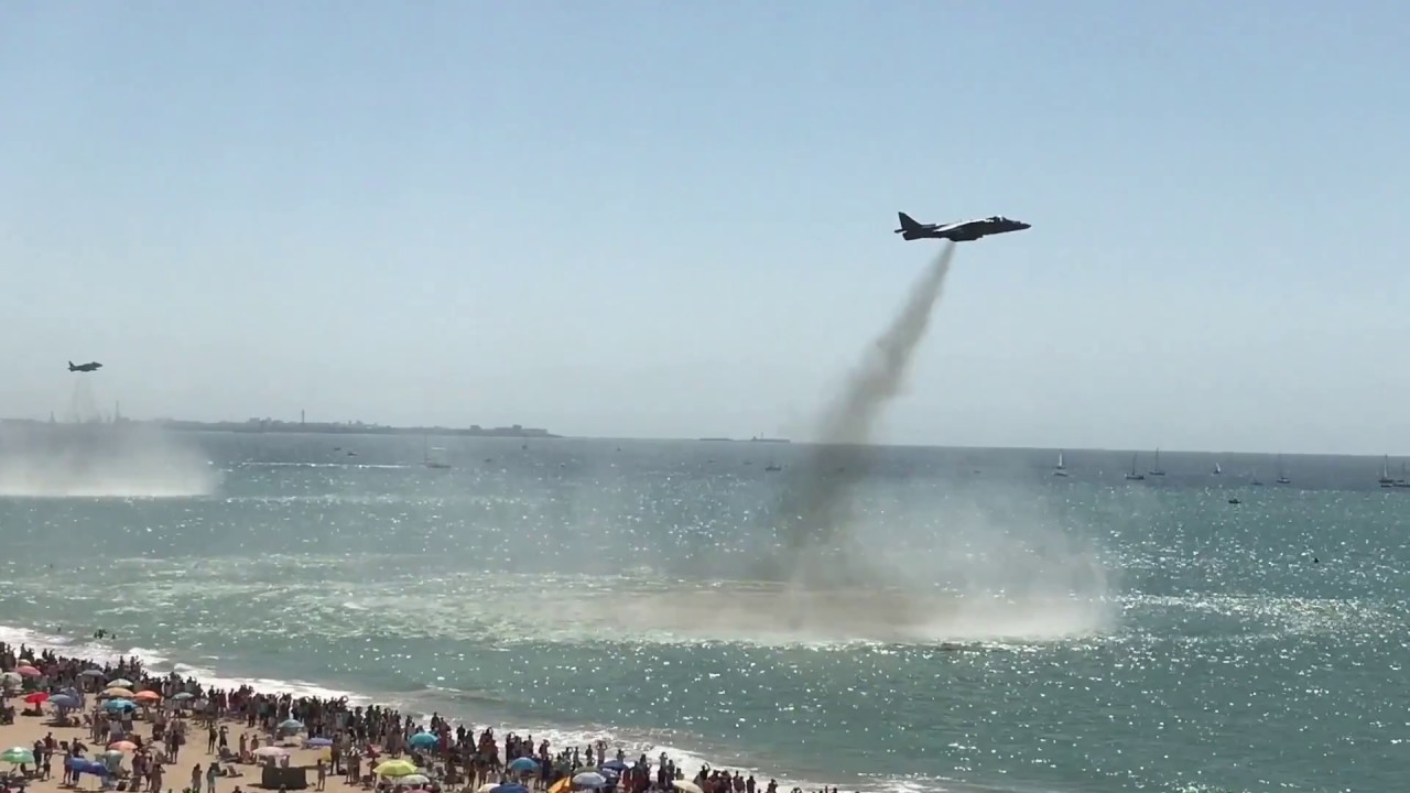 Stationary Flight. 2 AV-8B Harriers at Rota (two miles from LERT) - YouTube