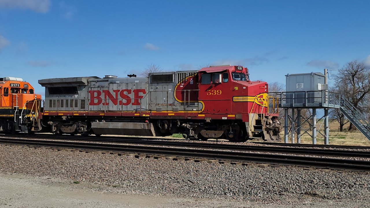 BNSF 539 with Leslie RS3K leads the Bayard Local at Pacific Junction ...