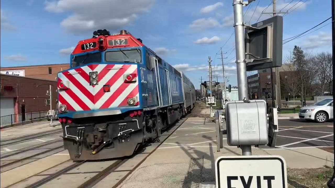 Railfanning downtown wheaton (the complete metra evening rush hour) + Metra 90 & 87 + Hornshows ...