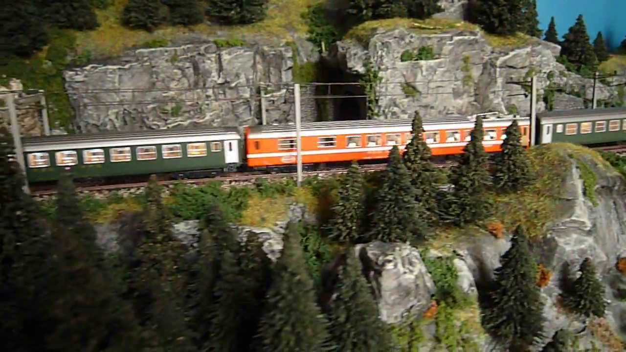 SBB passenger train and TEE Roland, around 1980 - YouTube