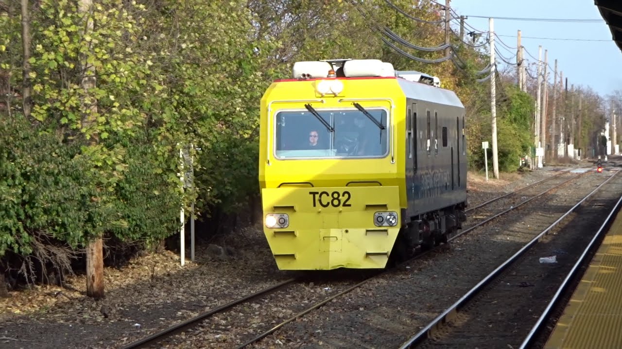 4K/60p: LIRR's TC82 Testing Westbound at Patchogue - YouTube