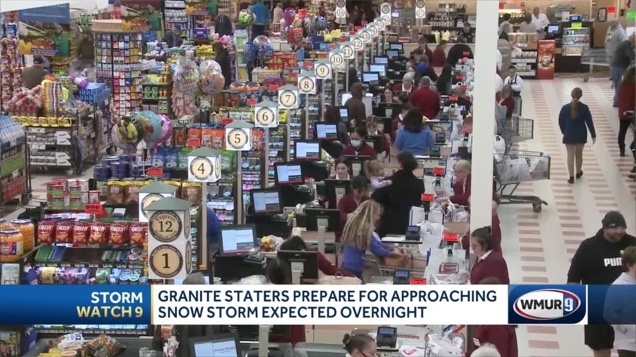 Grocery stores busy ahead of snowstorm - YouTube