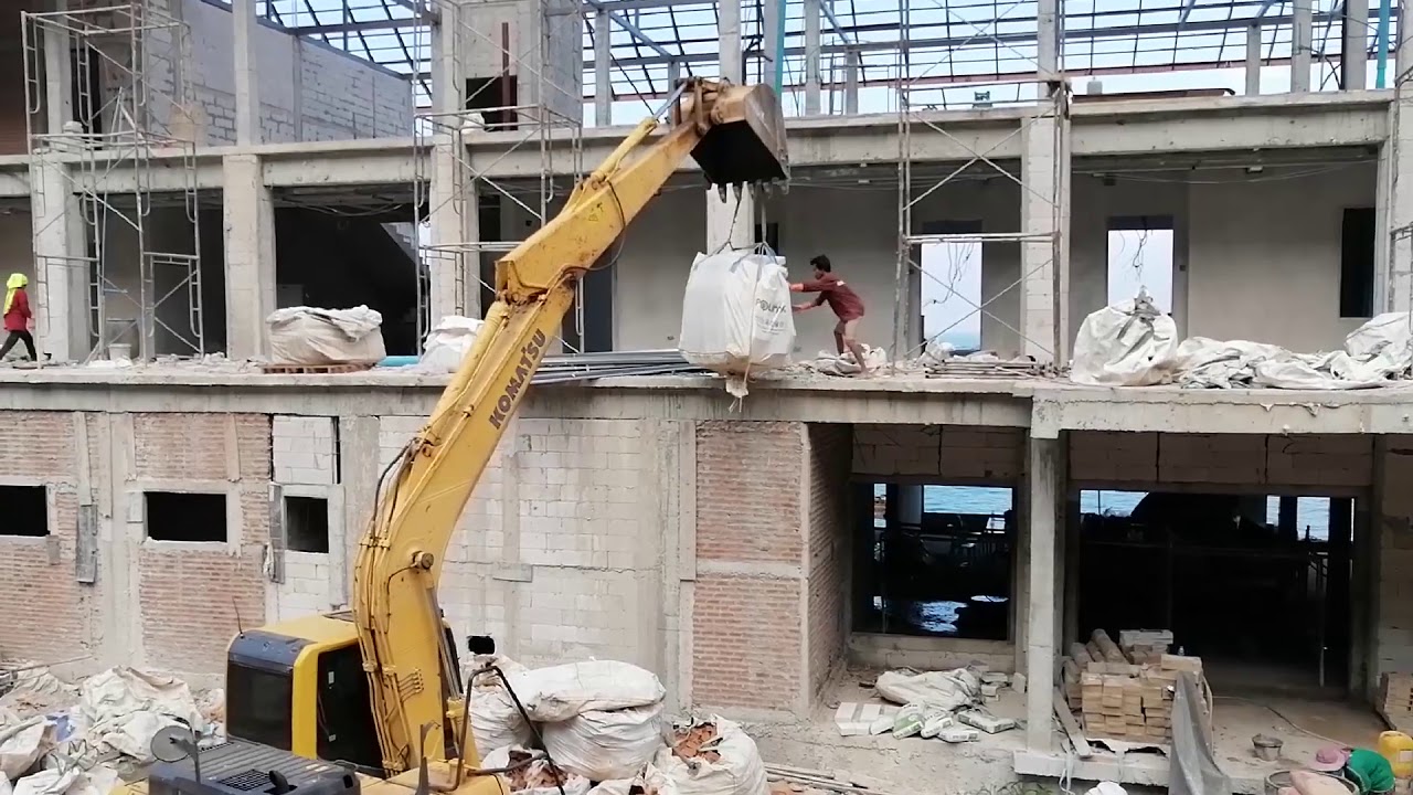 Komatsu Excavator lifting block - YouTube