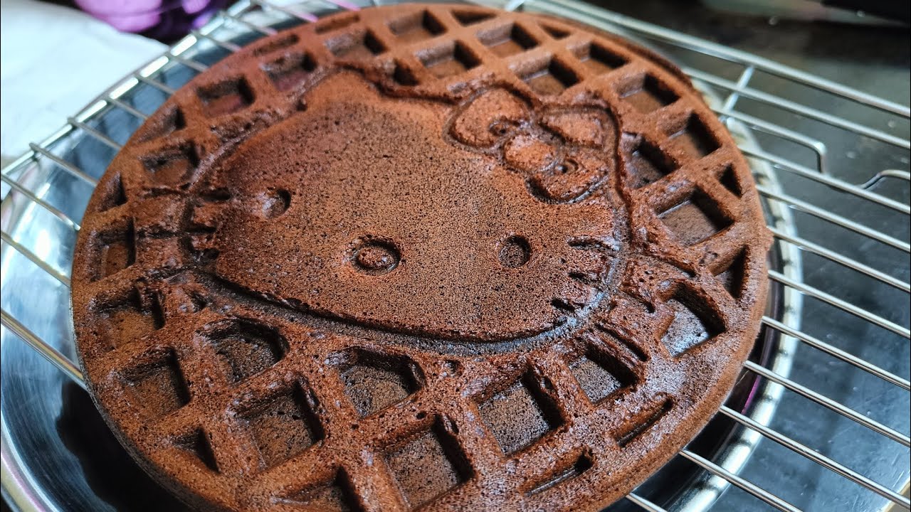 1st Time Playing 🧇 Hello Kitty Waffle Maker - YouTube