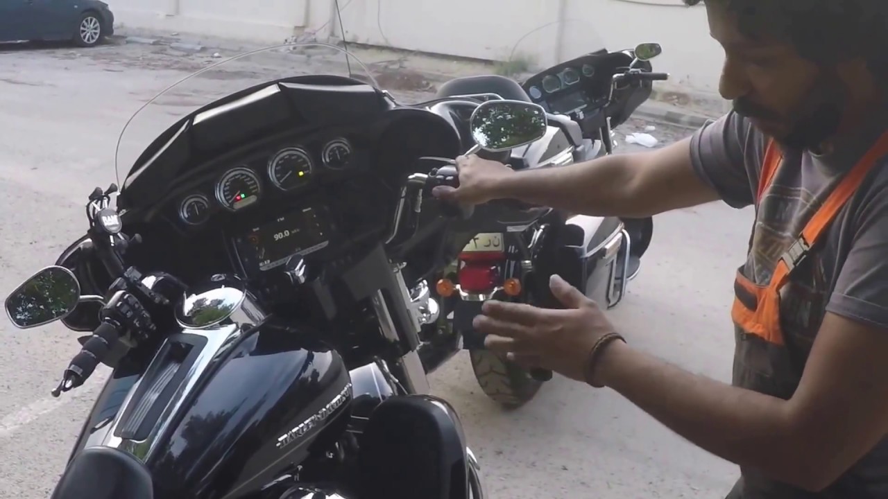 مقارنة بين محرك 103 و107 هارلي ديفيدسون Milwaukee eight - YouTube