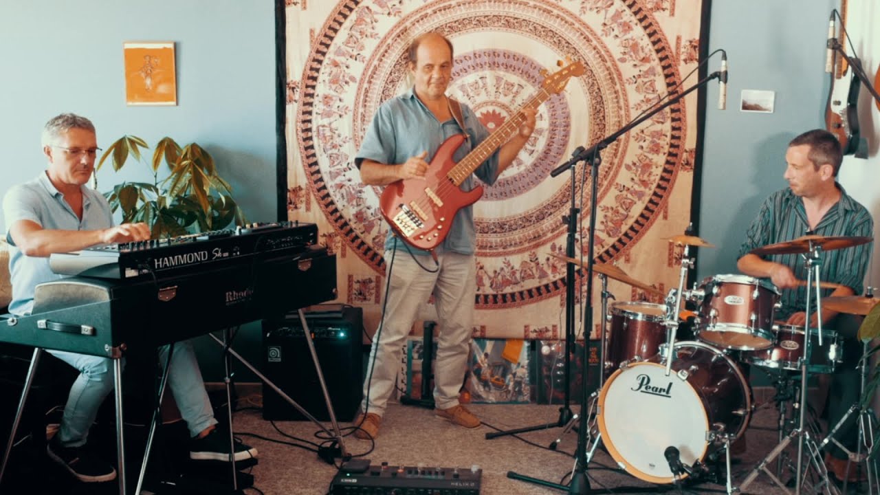 Last Summer In Rio : José Roberto Bertrami / Azymuth cover - YouTube